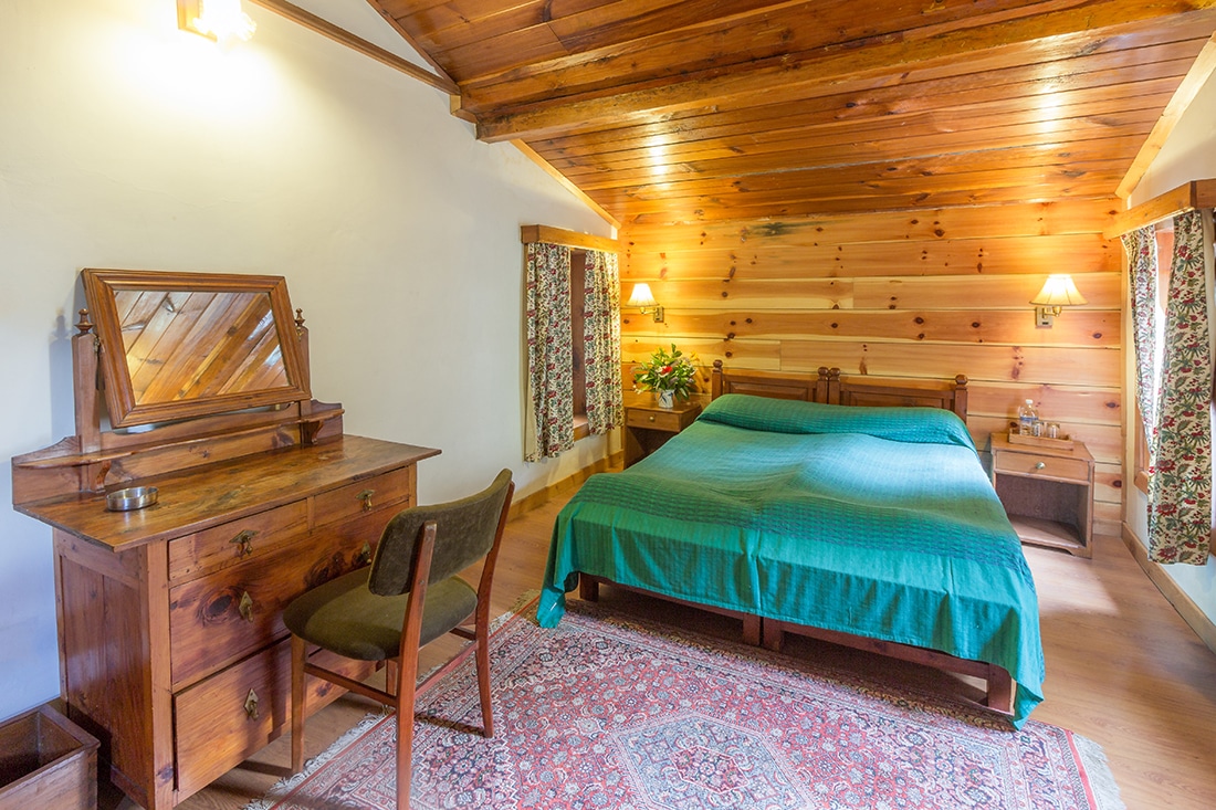 Rooms & Cottages - Johnsons Hotel